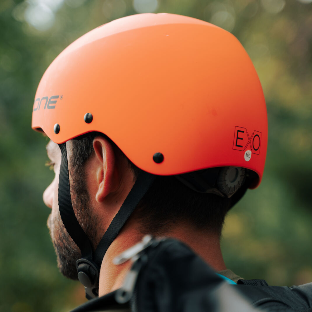 קסדה OZONE EXO – Surf Center – מרכז הקייט וינג פויל והגלישה